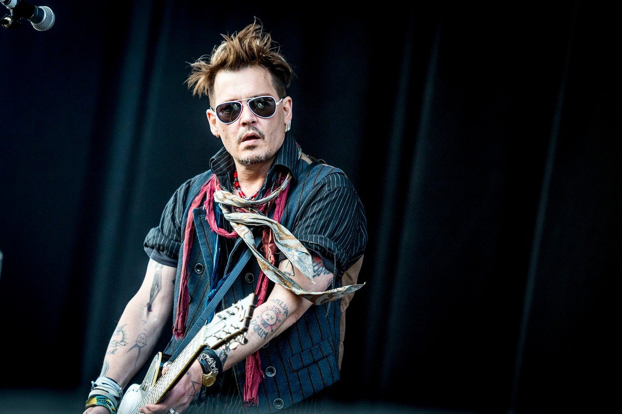 Peter Gabriel, Johnny Depp in Tom Morello podprli kampanjo The Voice ...
