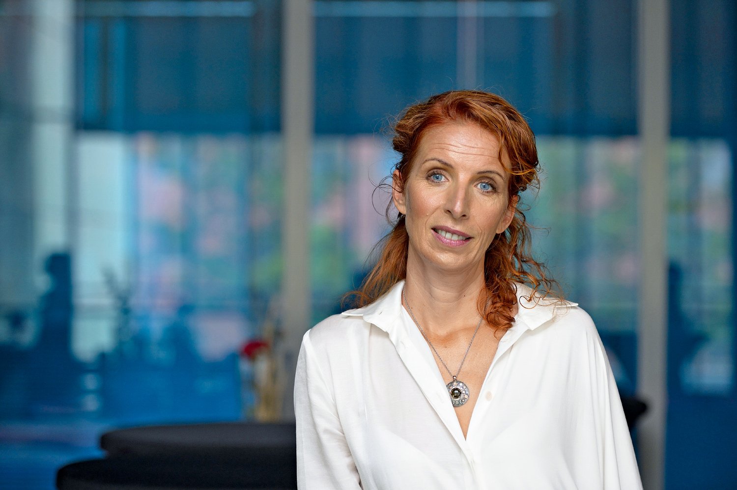 Iza Login: Vodja je tisti, ki gre v prve bojne vrste - Metropolitan.si