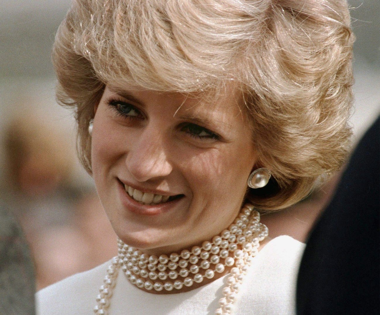 Zakaj princesa Diana po ločitvi ni NIKOLI VEČ nosila znamke Chanel ...