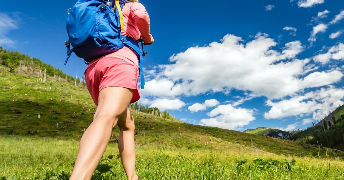 72-letna Italijanka se odpravlja peš na potovanje od Benetk do Pekinga - Scena - Metropolitan.si