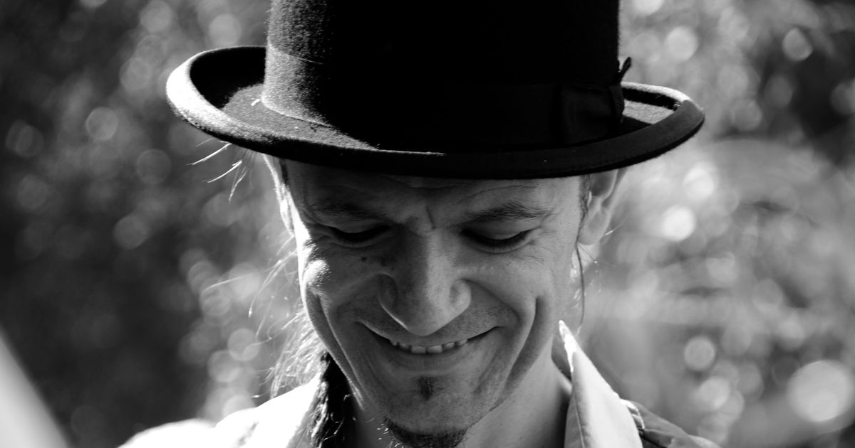 Sam Sebastian: Čaroben si, ko svojo idejo preneseš v resničnost - Scena ...