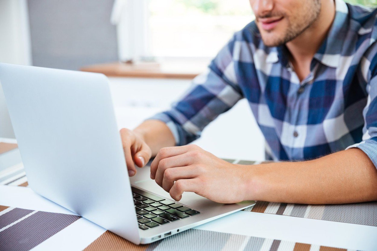 Koronavirus nas je naučil pravilno uporabljati internet in socialne ...