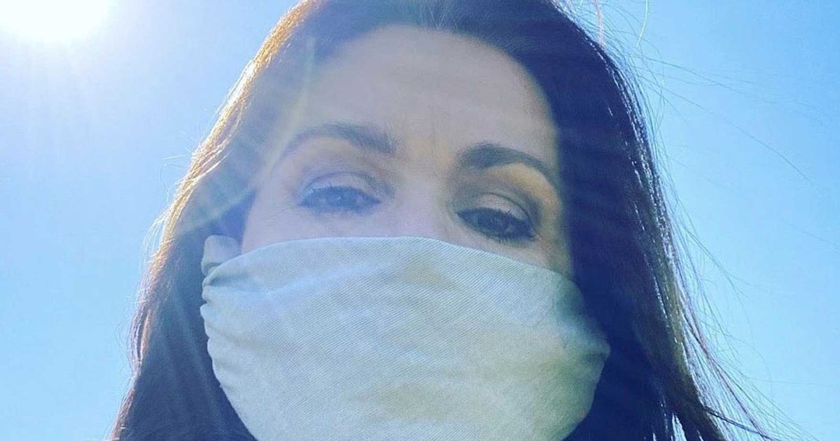 Zakaj je nošenje mask na prostem zdaj tako zelo pomembno? (pojasnilo ...