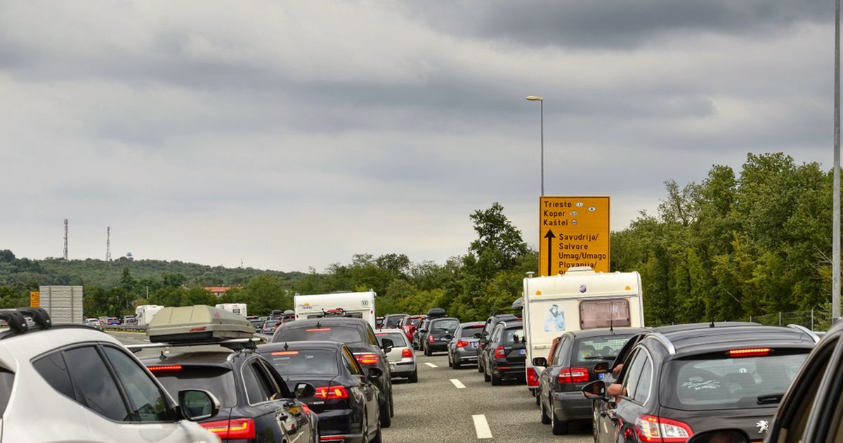 Zaradi praznika bo popoldne pričakovan povečan promet na cestah proti urbanim središčem - Novice ...