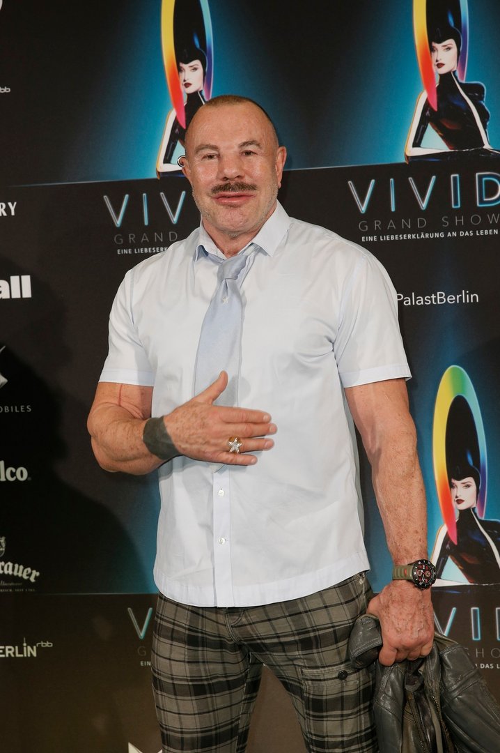 Umrl modni oblikovalec Thierry Mugler, v svoji karieri je sodeloval s ...