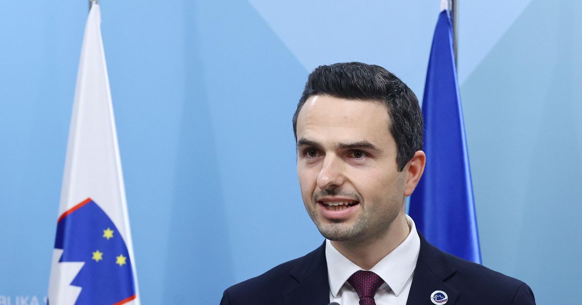 Tonin prejel vladno pooblastilo za podpis pogodbe za nakup ...