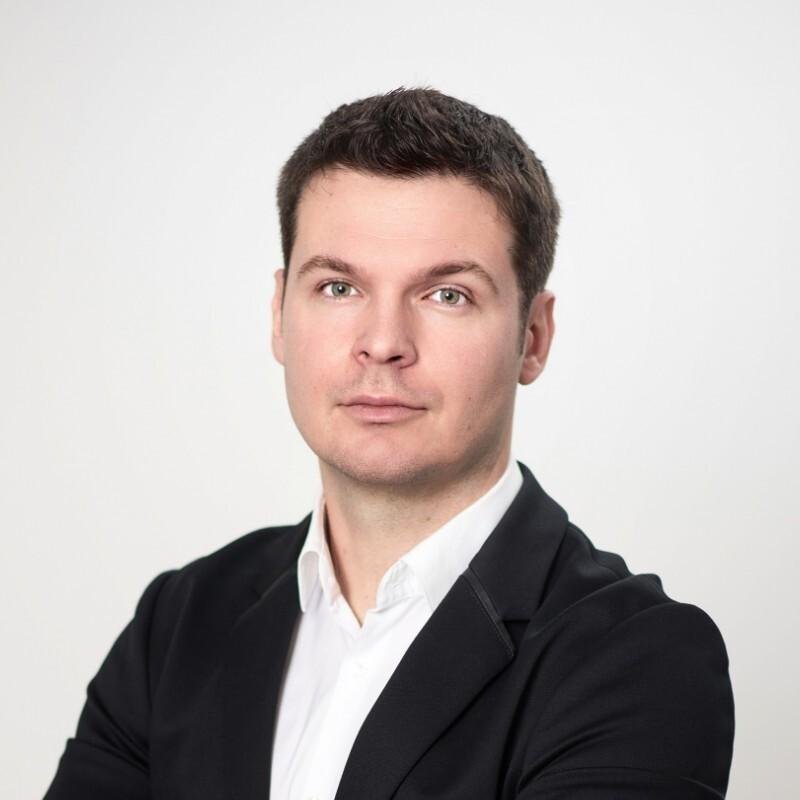 Podjetju Geneplanet, ki je v času epidemije dobavilo sporne ...