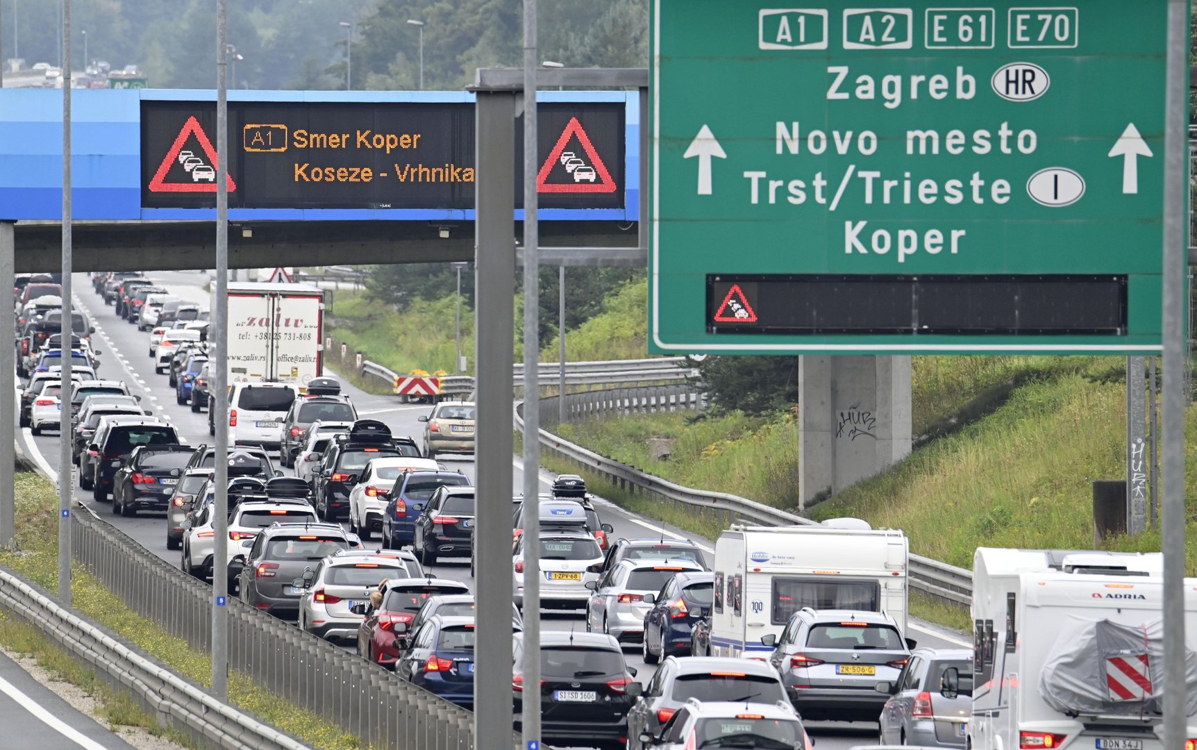 Na cestah bo pestro: preverite, kje lahko pričakujete največ zastojev - Metropolitan.si