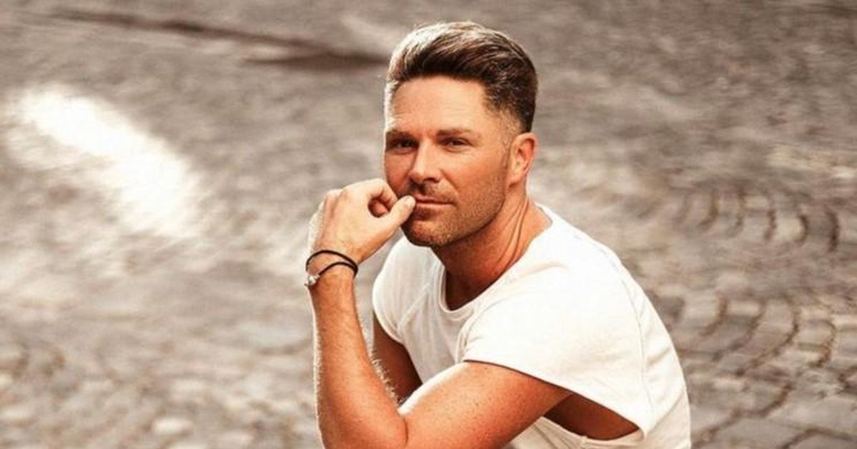 (FOTO) Pevec Sebastian je strastni popotnik: tokrat ga je zaskrbelo za ...