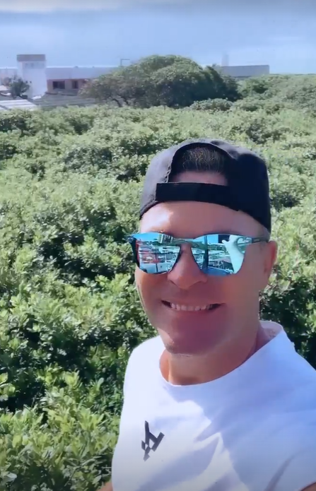 (FOTO) Pevec Sebastian je strastni popotnik: tokrat ga je zaskrbelo za ...