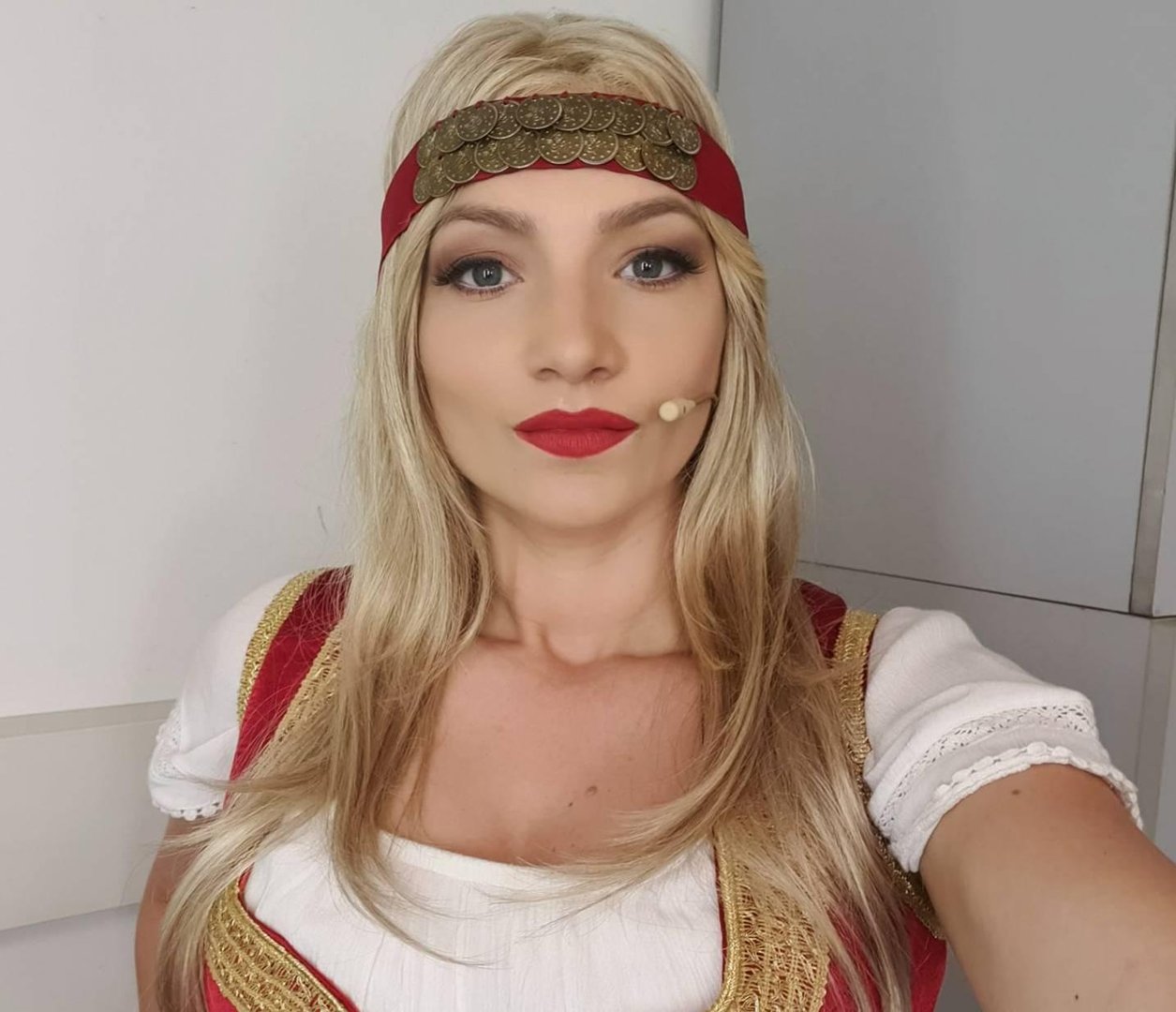 Seksi Sofija iz oddaje Pri Črnem Petru postala mamica - Metropolitan.si