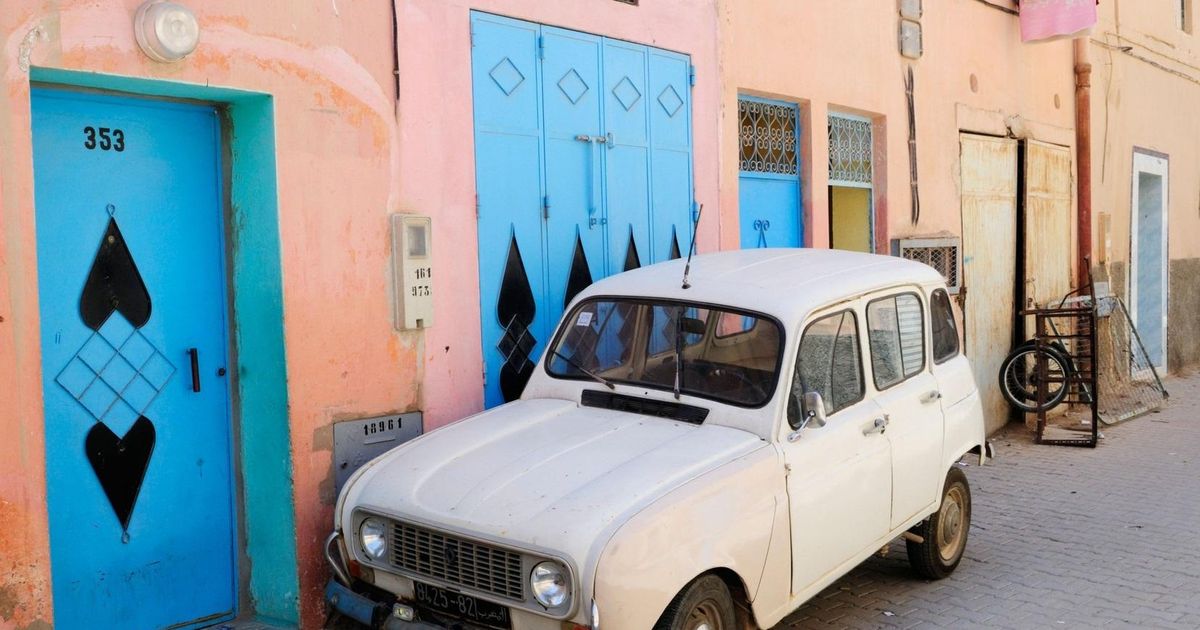 Se je spomnite? Legendarna katrca se je odpeljala na obisk in pozirala ...