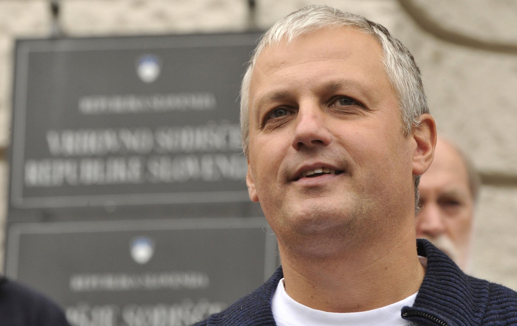 Organiziral proteste proti migrantom, zdaj pa bo skrbel za njihovo ...