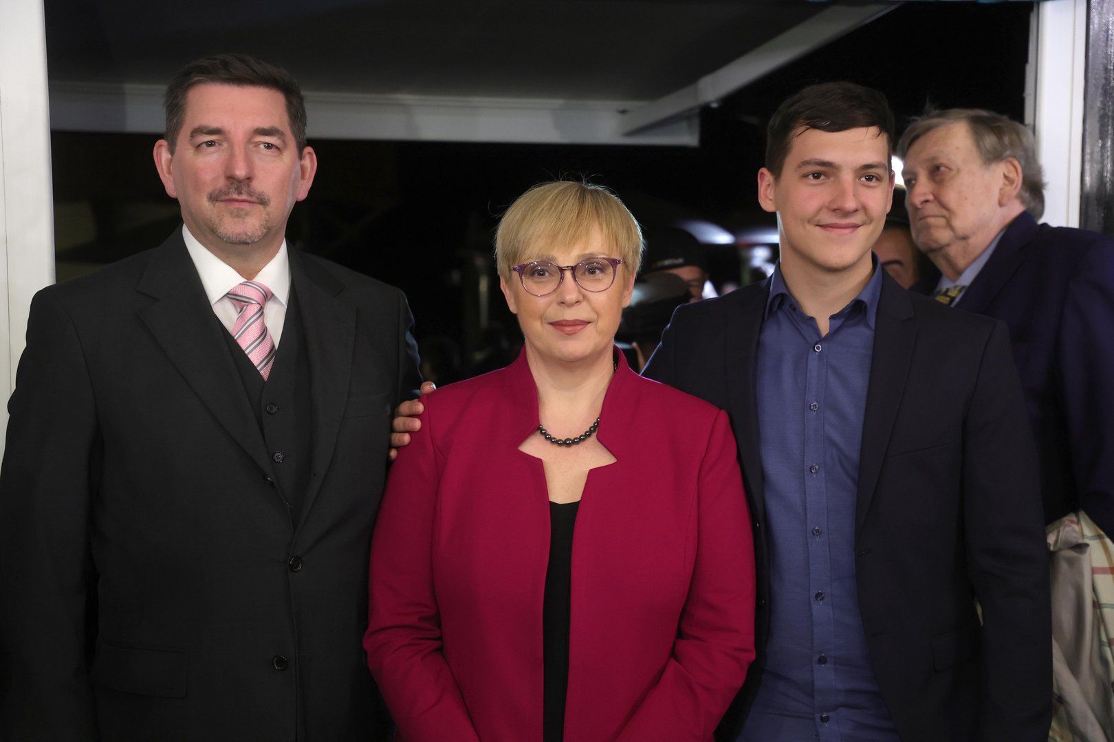 21-letni Maks o mami Nataši Pirc Musar: "Če poslanci ne bodo pridni, se ...