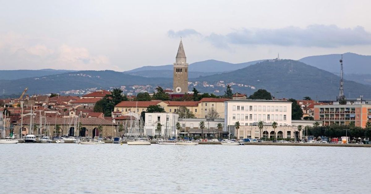 Obala je pod vodo: ne samo v Piranu, morje poplavlja tudi v Kopru, v ...