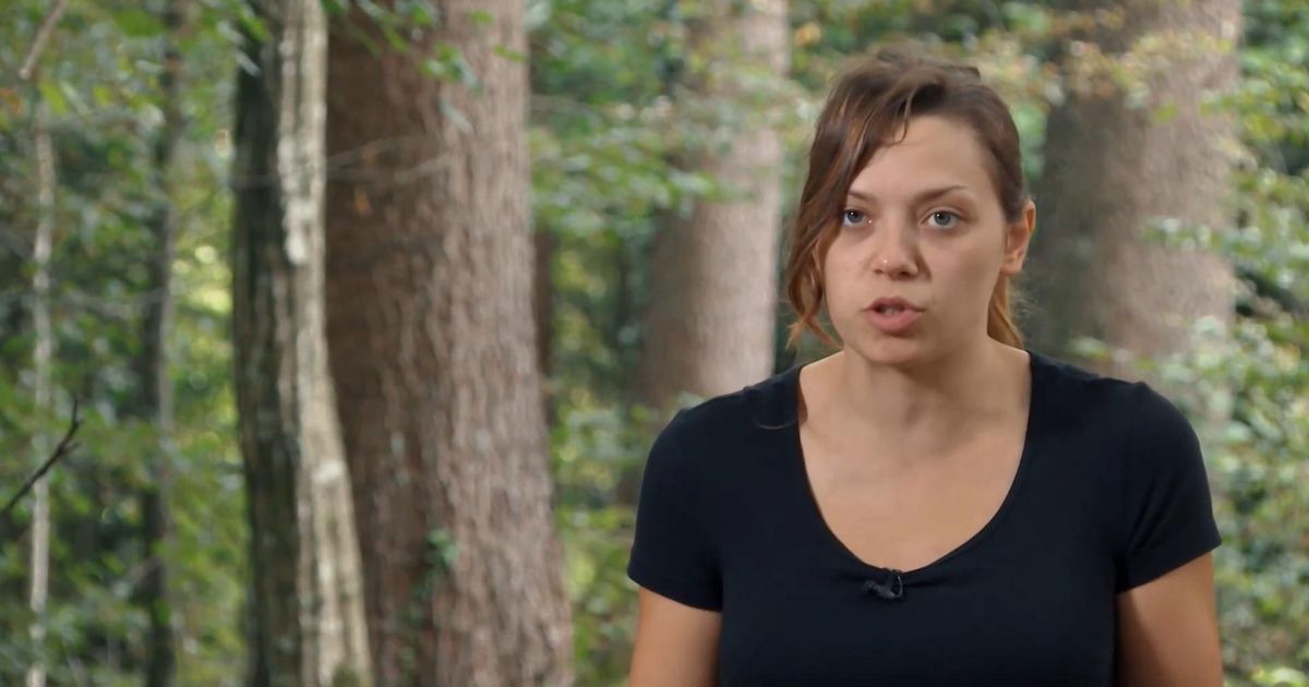 Mnogi mislijo, da prihaja Manja (Kmetija) iz bogate družine, a ona si ...