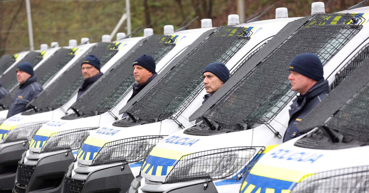 Slovenski policisti s kar 40 novimi vozili (VIDEO) - Metropolitan.si