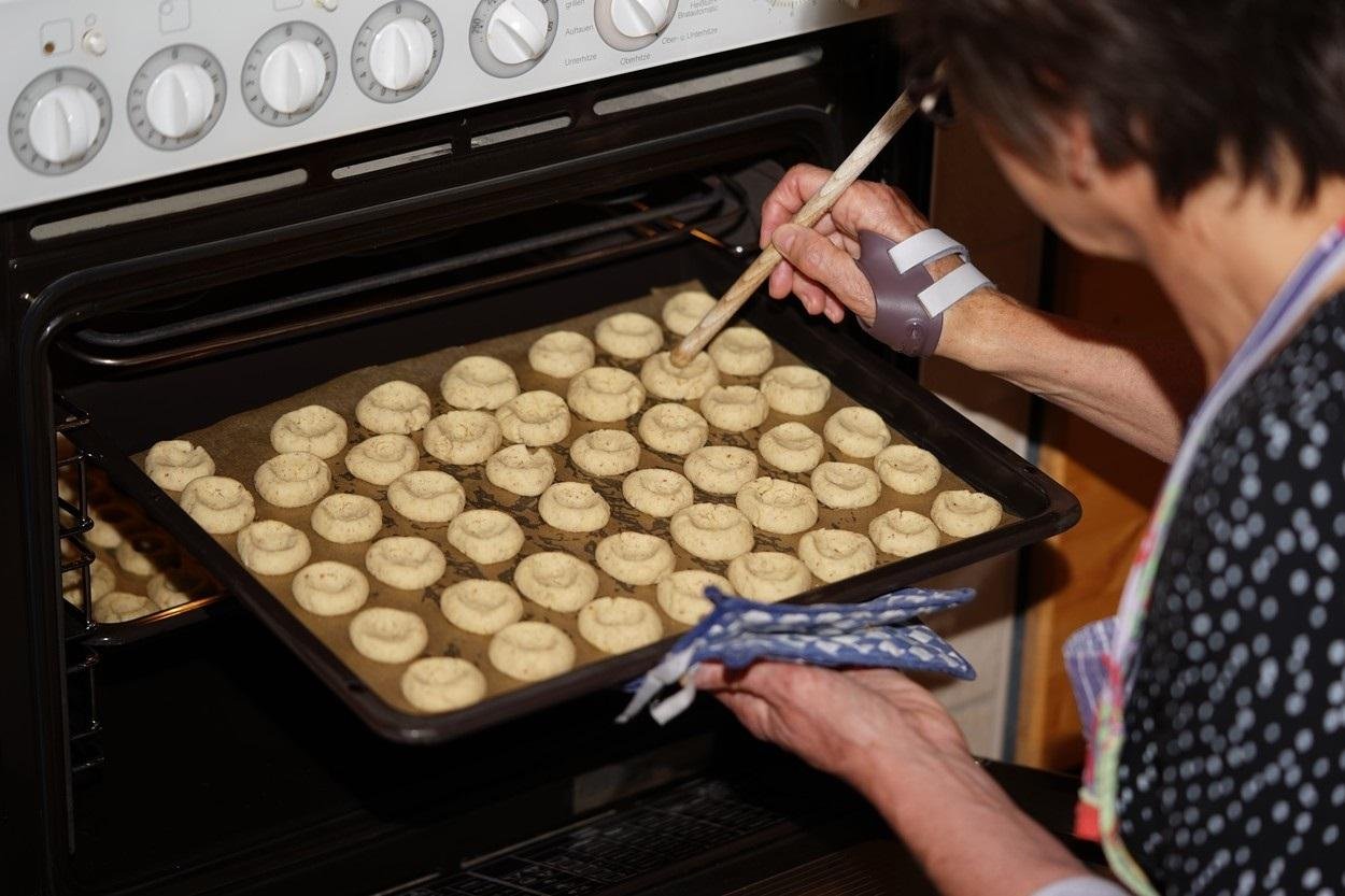 Skrb vzbujajoče: peka peciva v teh pekačih lahko ogrozi vaše zdravje ...