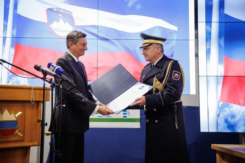Borut Pahor s čustvenim govorom še zadnjič pred slovenskimi vojaki ...