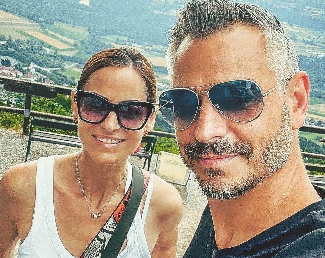 Sestra Mihe Hercoga po zapletih odpeljana v bolnišnico - Metropolitan.si