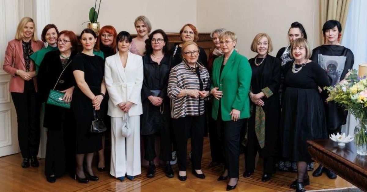 V Cankarjevem domu izbrali Slovenko leta 2022, nagrada tokrat v roke legendarne filmske igralke ...