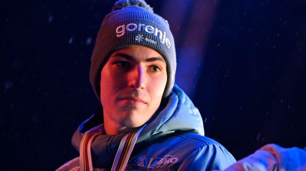 Najslajši poljub svetovnega prvenstva v Planici: Timi Zajc poziral z ...