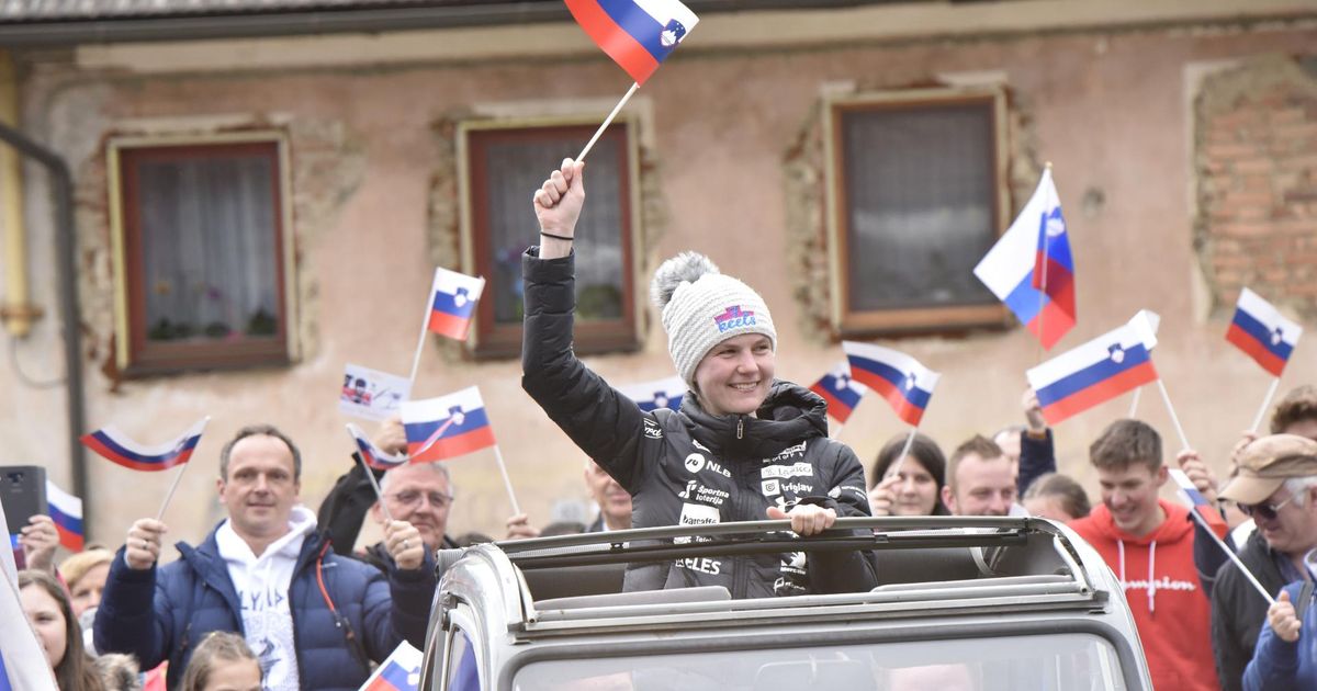 FOTO: Zbrala se je cela vas in ponosno pričakala svetovno rekorderko ...