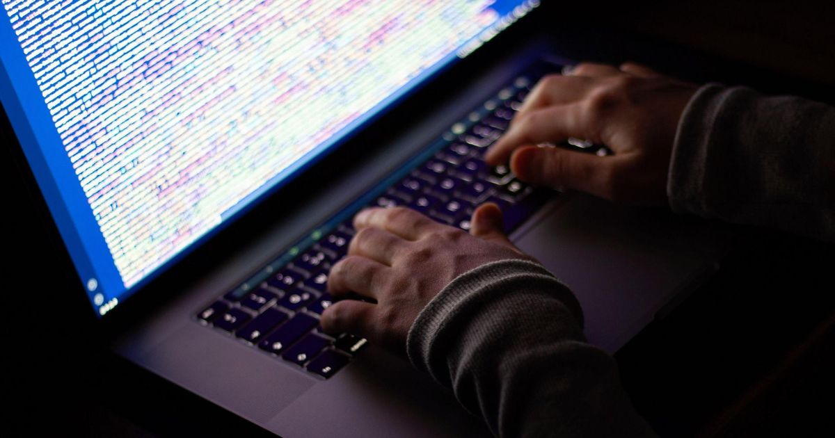 Ali vas kdo opazuje? Bodite pozorni na znake, ki kažejo, da je vaš ...