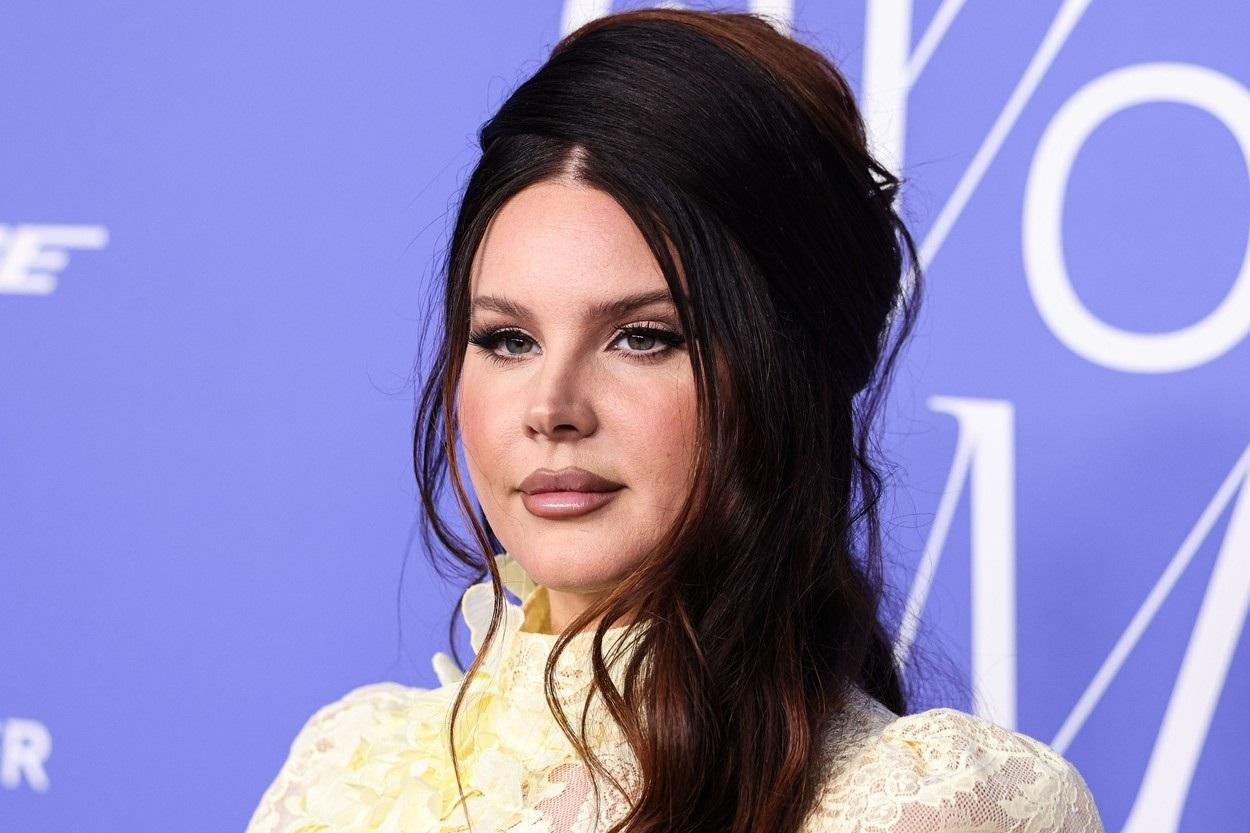 Slavna pevka se je po dolgem času pojavila v javnosti, a je mnogi niso ...