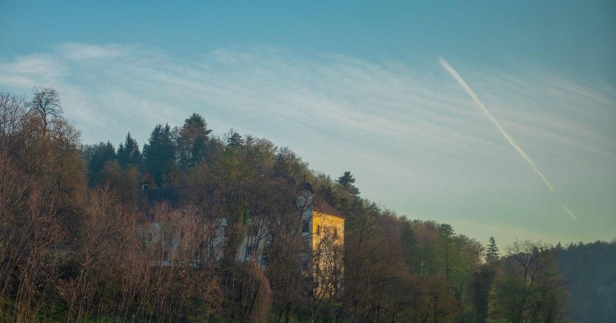 Zelo žalostno: nekoč enega najlepših slovenskih gradov prodajajo za ...