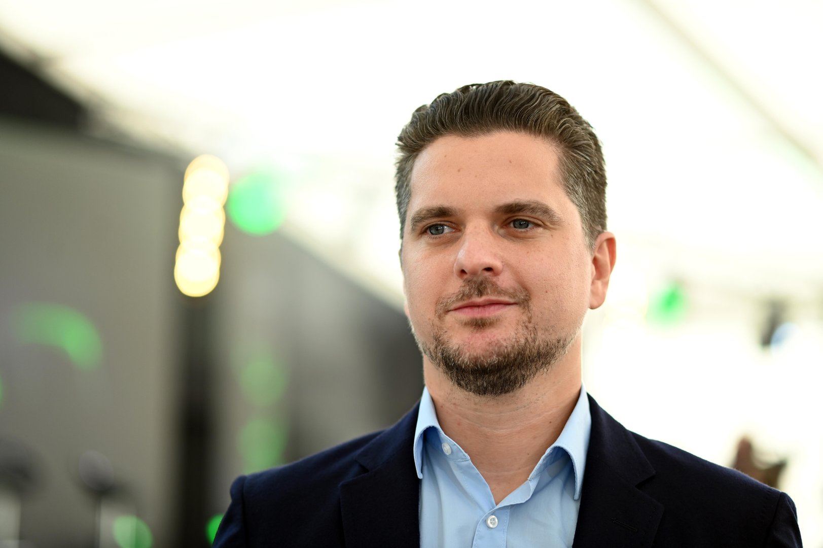 Slovenski milijonar se poslavlja od svoje jeklene zverine (kdo si ga lahko privošči?) - Scena ...