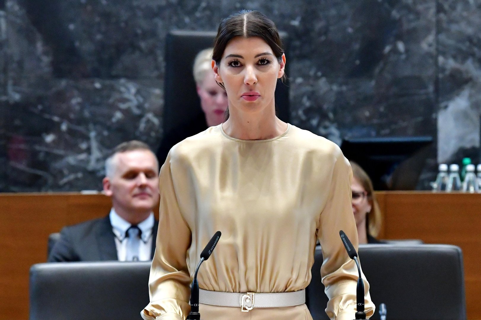 Dominika Švarc Pipan bi z interventnim zakonom sodnikom dvignila plače ...