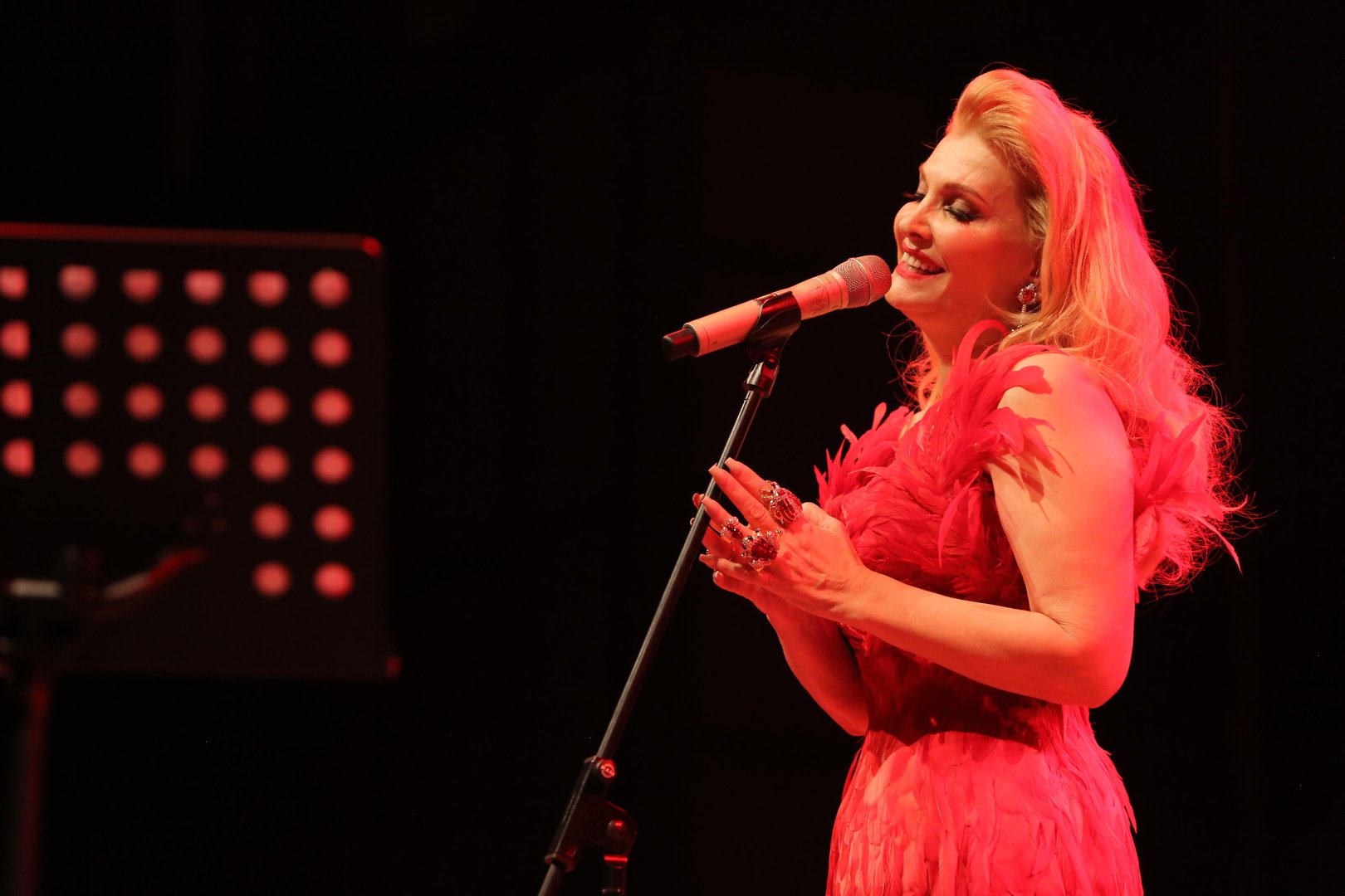 Neverjetno, kaj je legendarna diva Helena Blagne počela pred svojim 60 ...