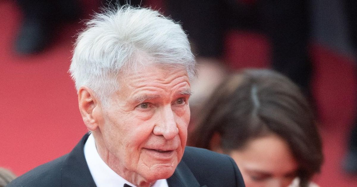 Harrison Ford v Cannesu ni mogel odmakniti pogleda s svoje mlade žene ...