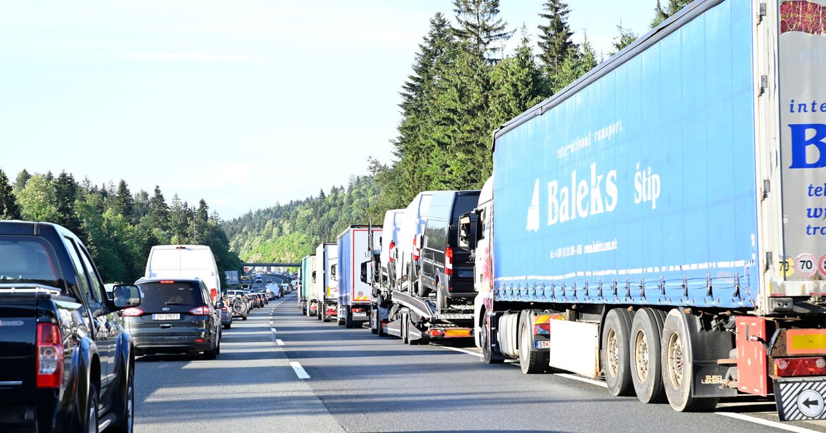 Na slovenskih cestah večkilometrski zastoji: preverite, katerim odsekom se je najbolje izogniti ...