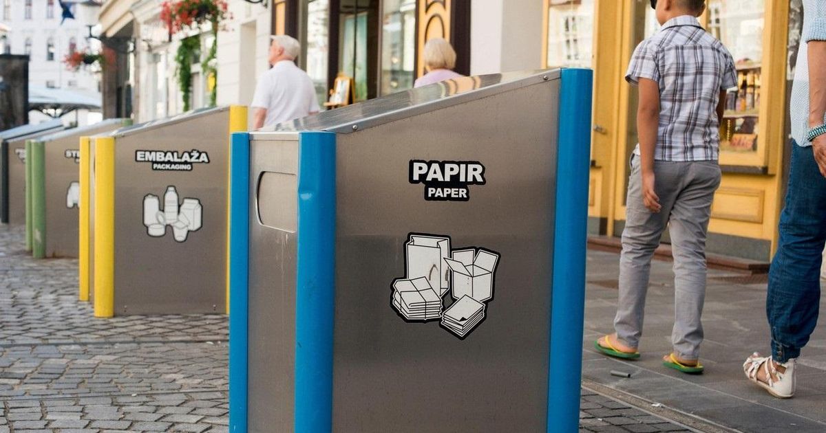 Stanovalce iz tira vrgel pogled na zabojnike za smeti: "Otroke v šoli ...