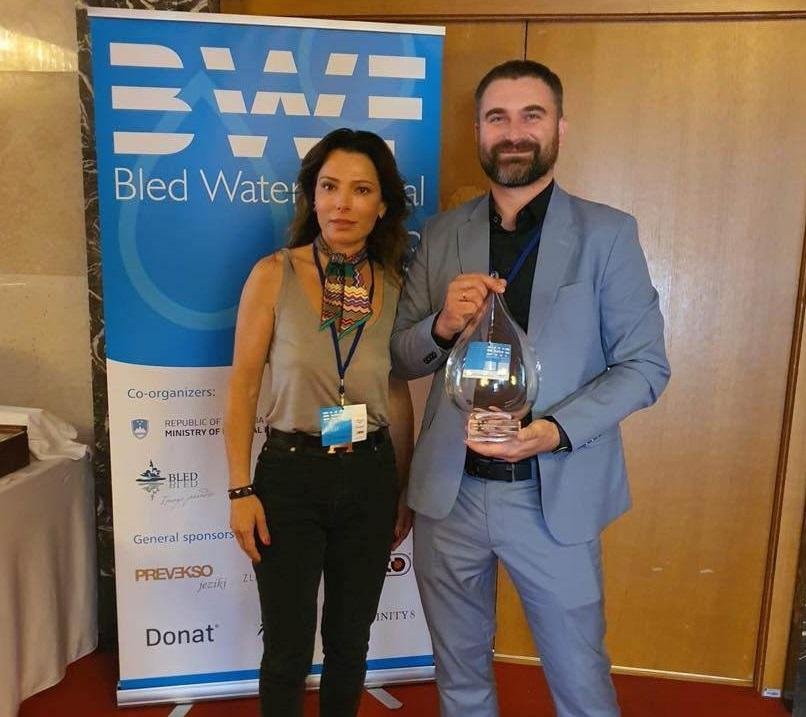 Hrana je super, kaj pa voda? Morda je čas za vodni koktajl ali vodno ...