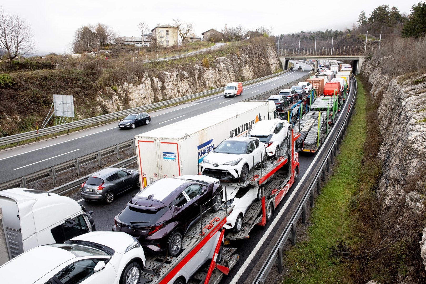 Mirna sobota in ... kaos na cestah? Če boste sedli za volan, se ...