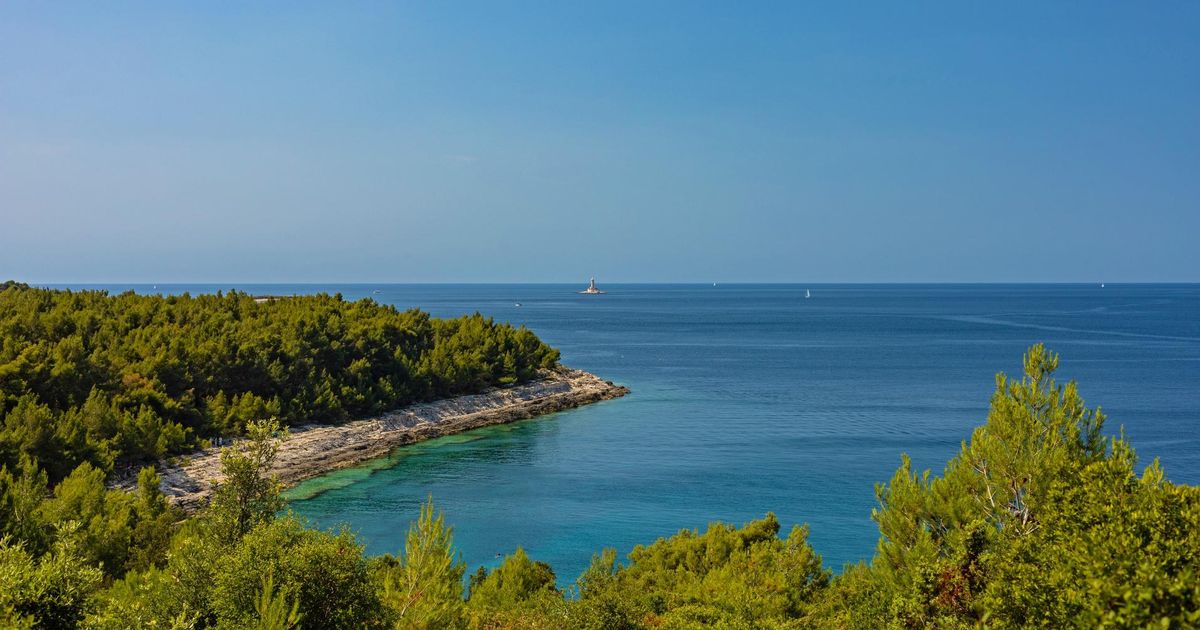 Prepovedano kopanje: morje na priljubljeni plaži v Istri hudo ...
