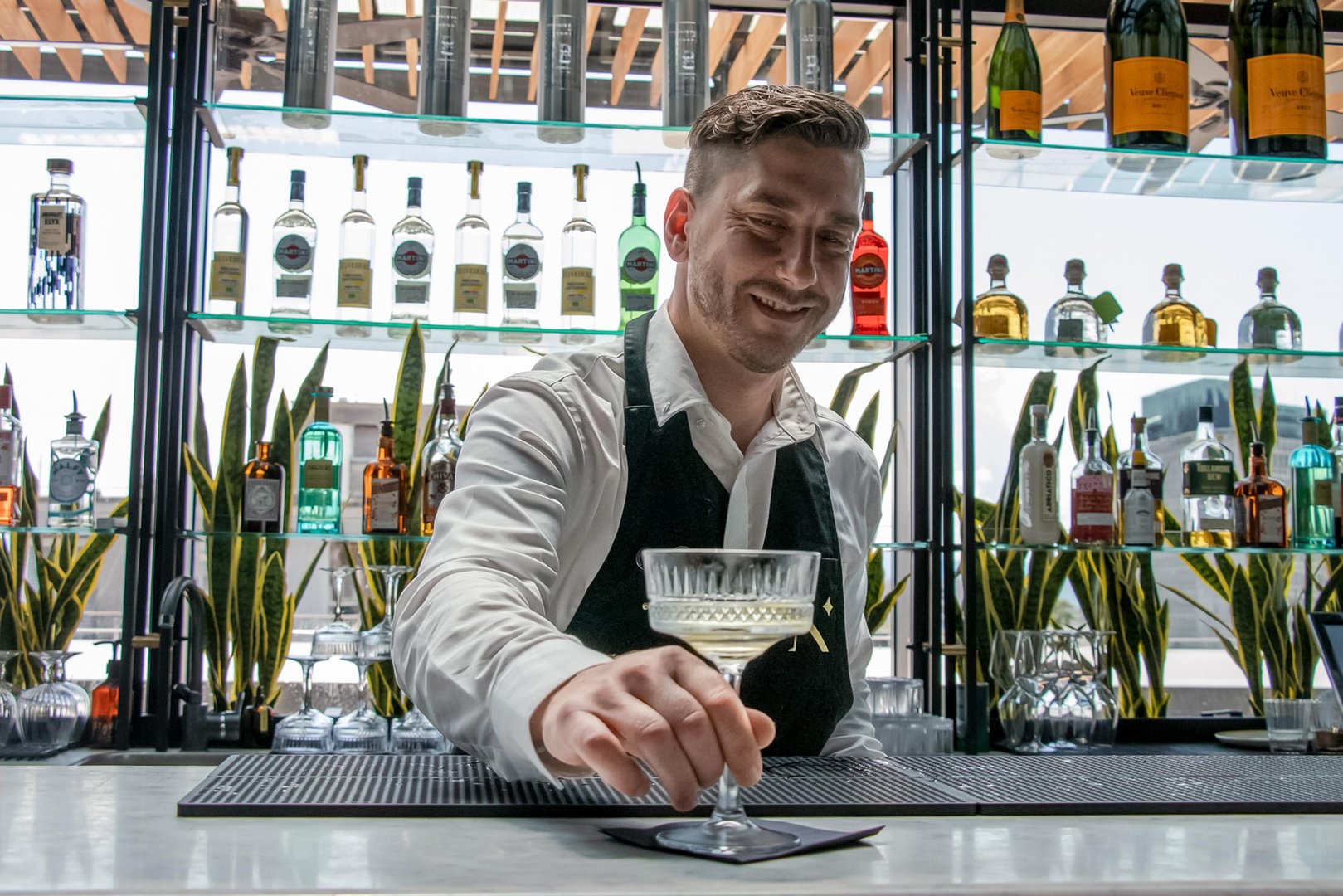 Z barmanom znane ljubljanske restavracije o tem, kako zmešati ...