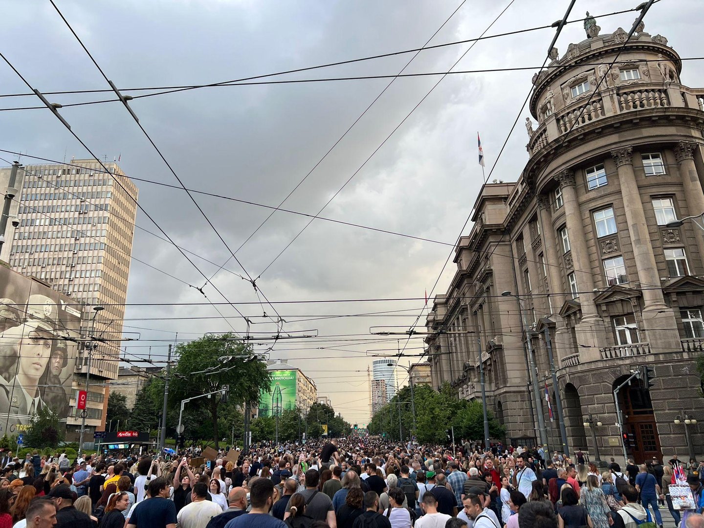 Ulice Beograda znova preplavilo več deset tisoč ljudi: zavzemajo se za ...