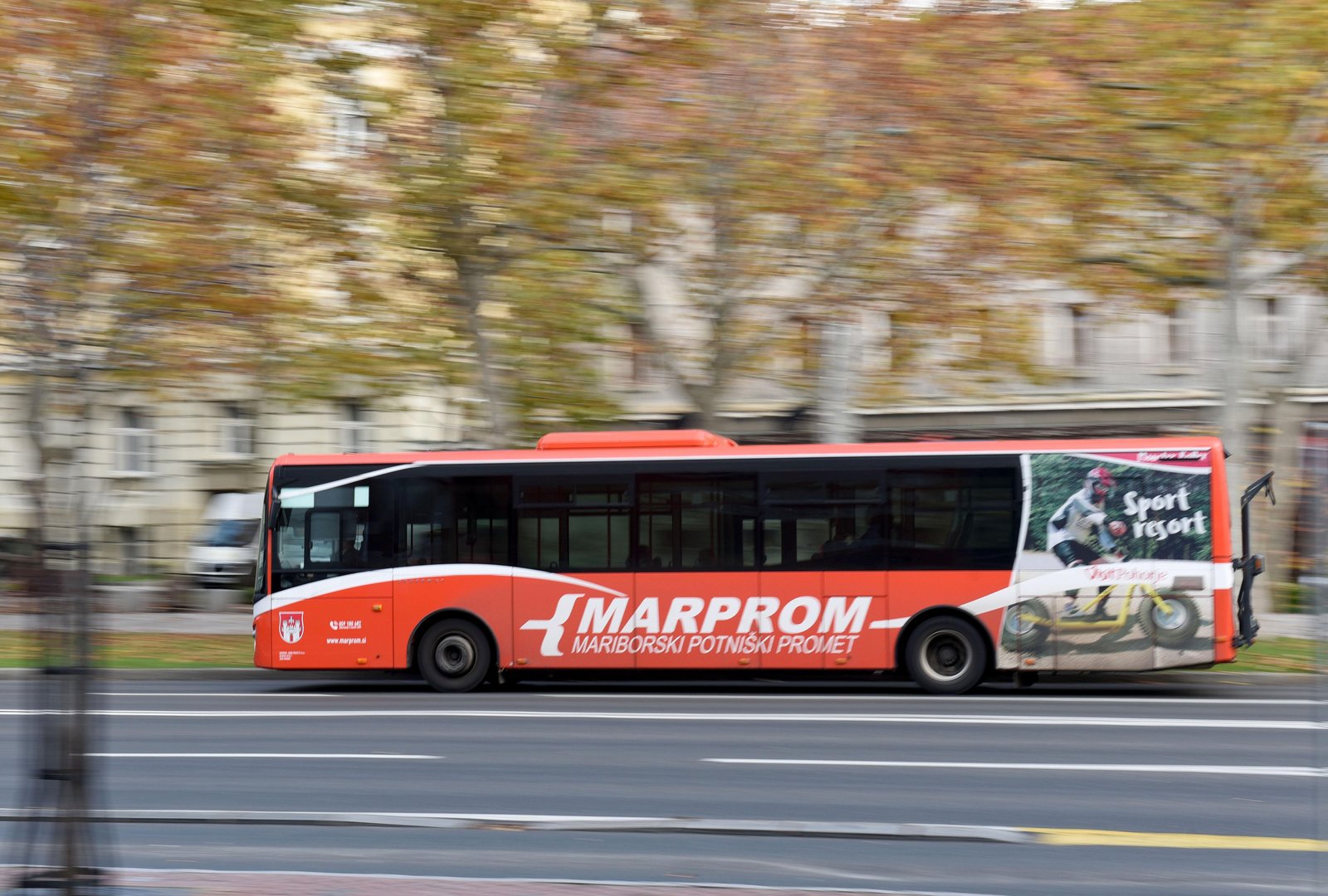 Na mestnem avtobusu kar 46 stopinj Celzija: tako Marprom odgovarja ...