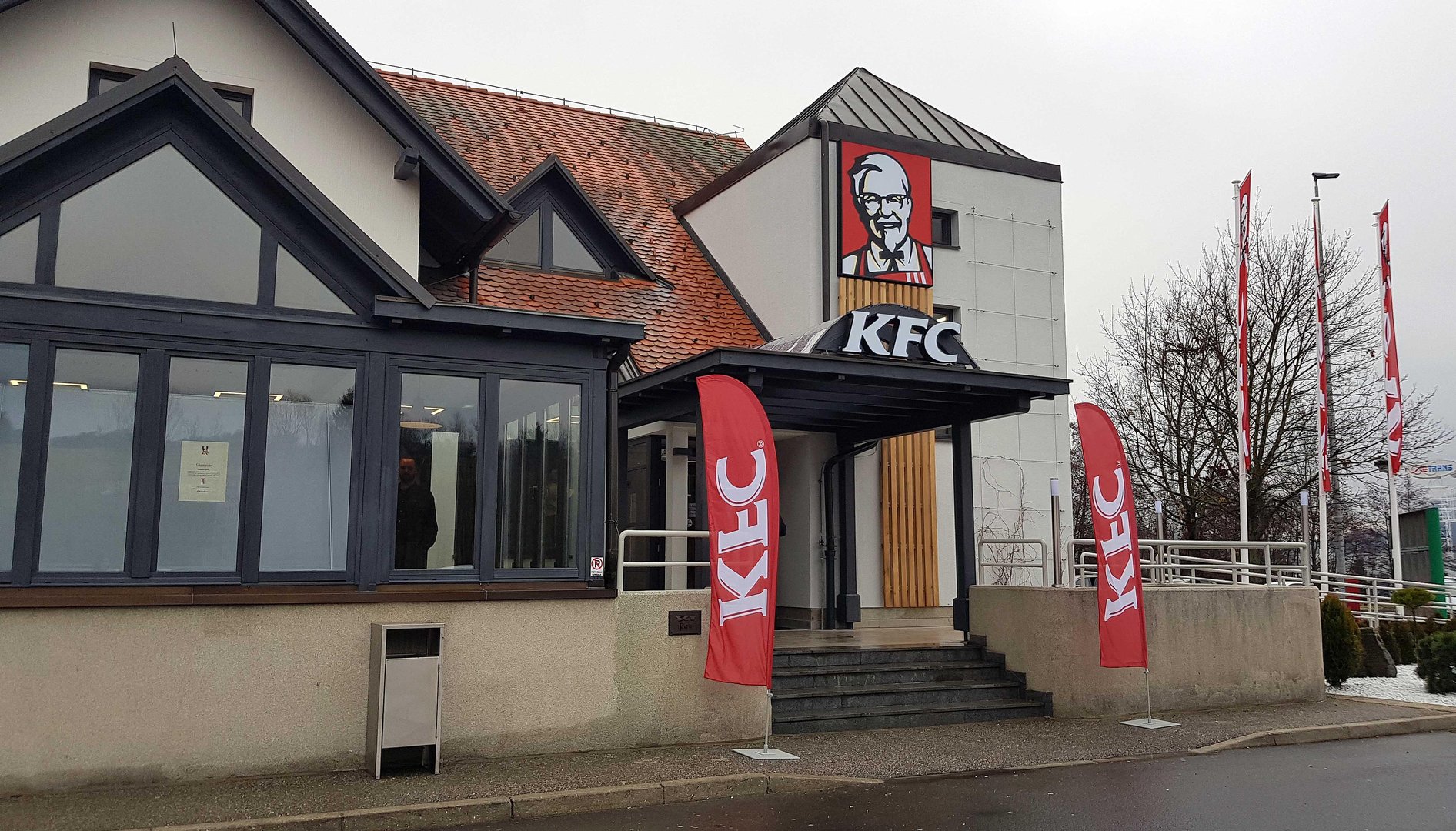 Vesolje je uslišalo ljubitelje ocvrtega piščanca: v prestolnico (kmalu ...