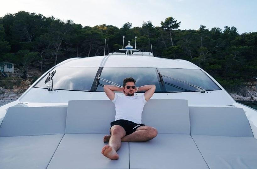 Pokukajte v notranjost 20-milijonske morske lepotice Damiana Merlaka ...