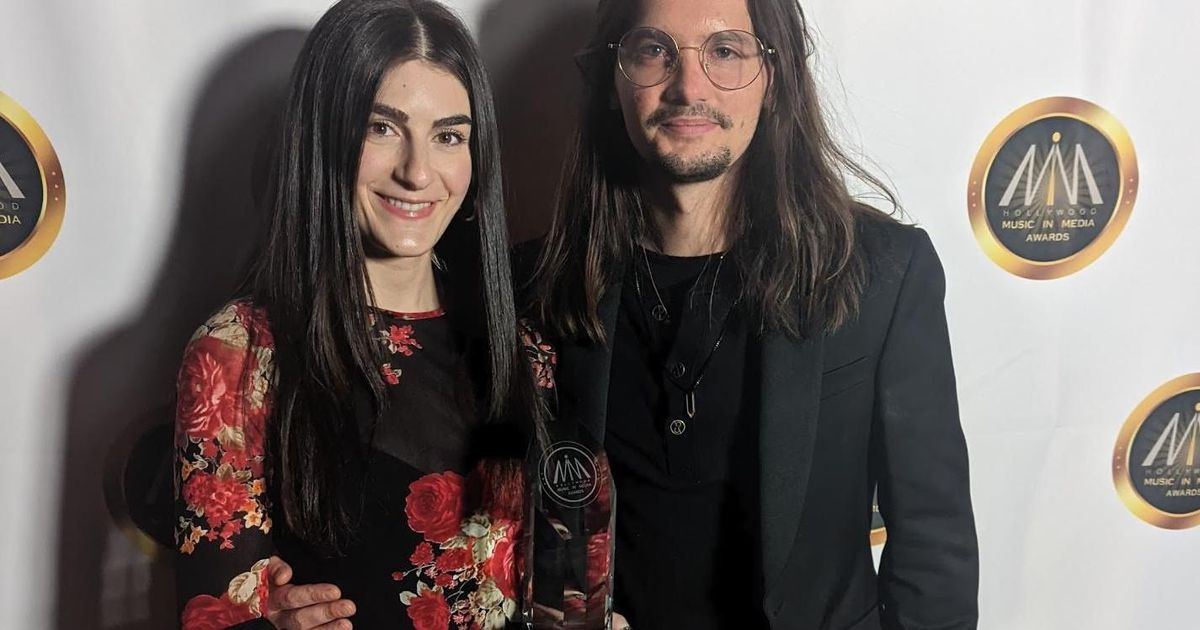 Zgodovinski uspeh slovenskega skladatelja (sodeloval je tudi s tem legendarnim ustvarjalcem ...