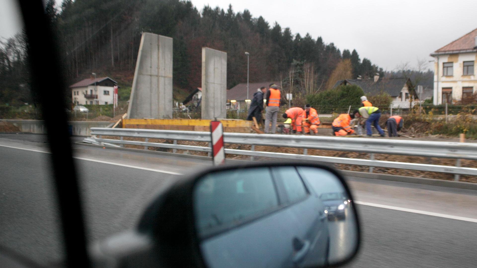 Ponekod na slovenskih avtocestah večkilometrski zastoji (preverite, kje so obvozi) - Promet ...