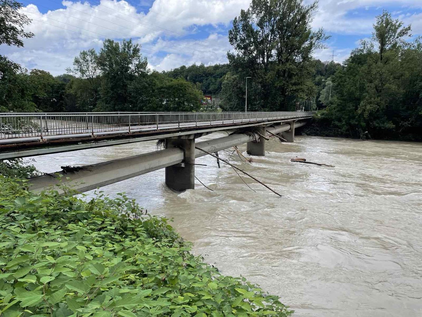 Poškodovana kanalizacijska cev v Kranju: nam grozi ekološka katastrofa ...