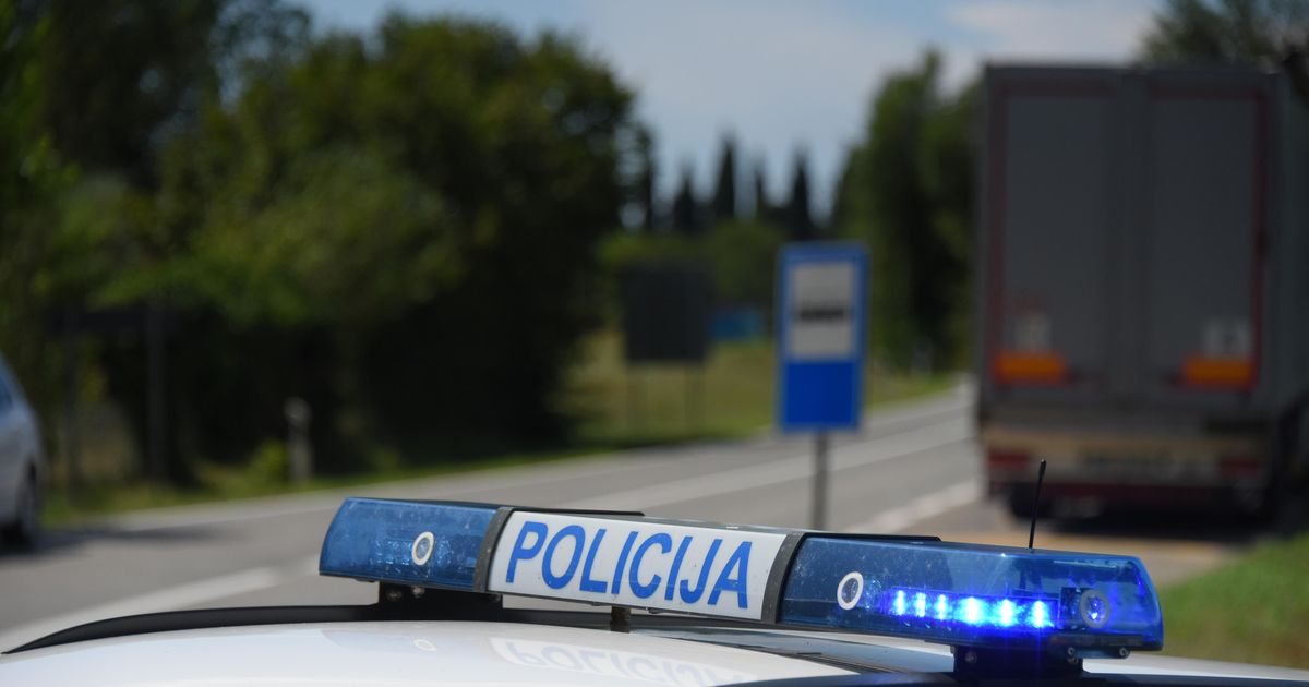 Starejši voznik z vožnjo v nasprotno smer na hitri cesti povzročil prometno nesrečo ...