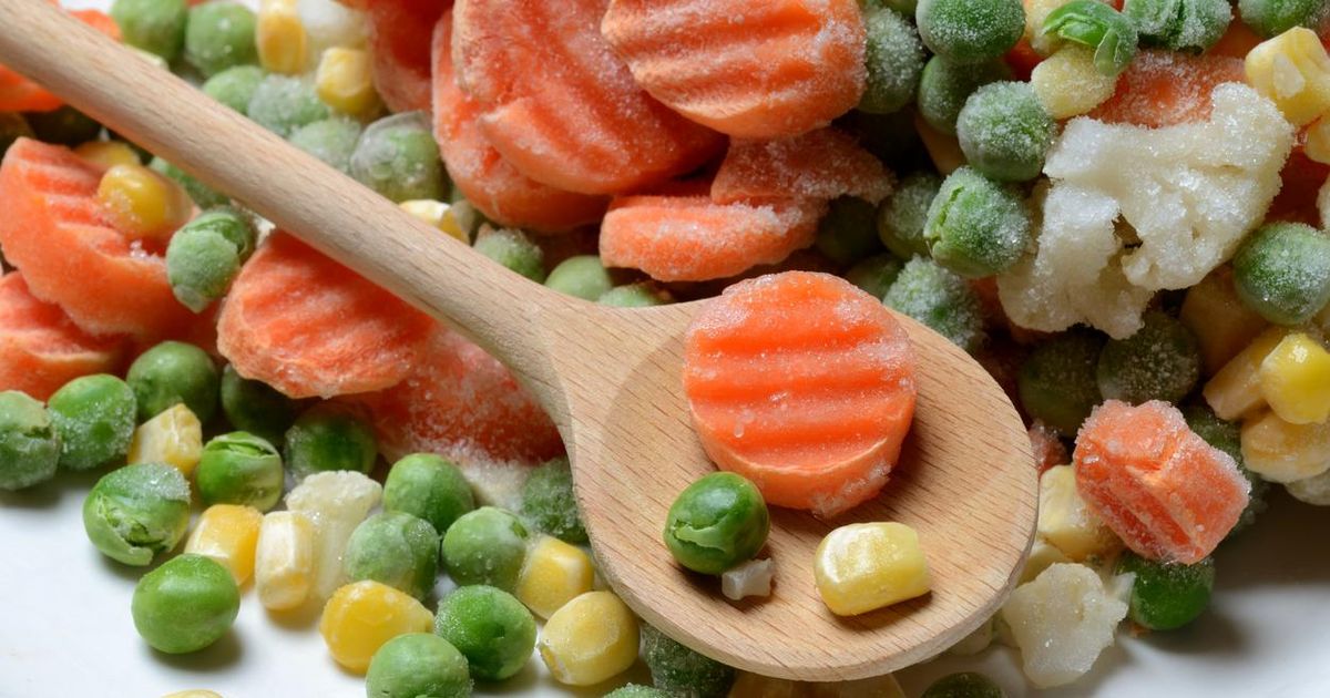 Je zamrznjena zelenjava res precej manj zdrava od sveže? (Strokovnjaki ...