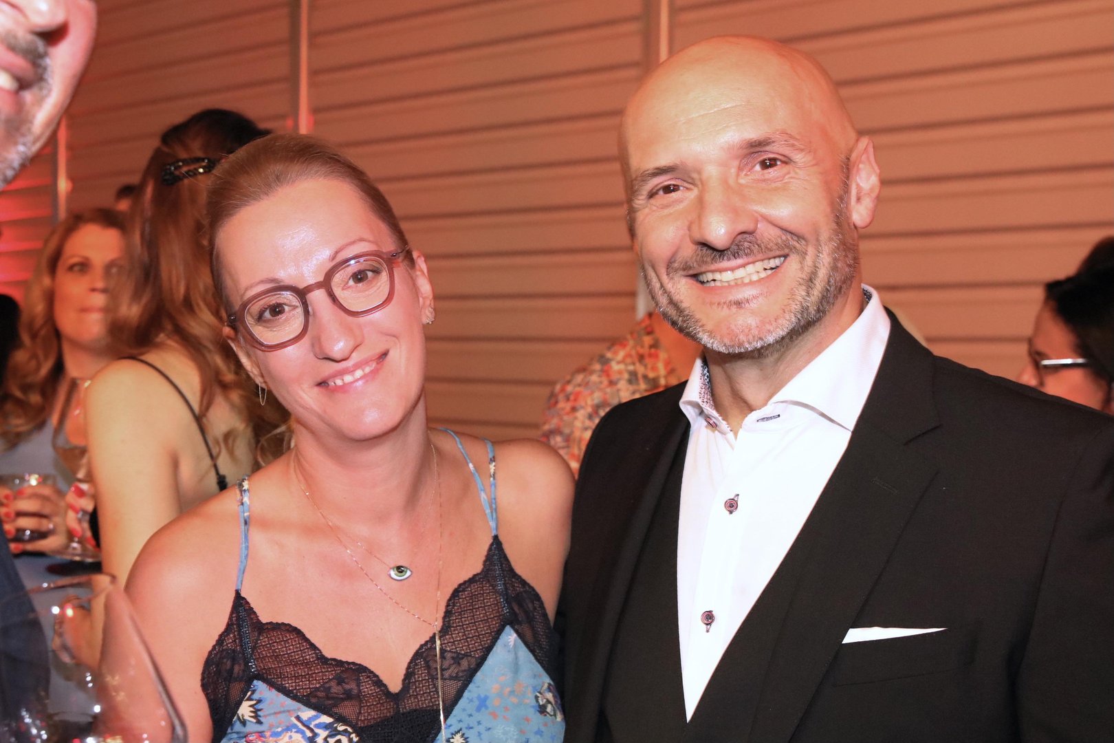 FOTO: Znani obrazi na rdeči preprogi: kdo je Ano Klašnja vzel v naročje ...